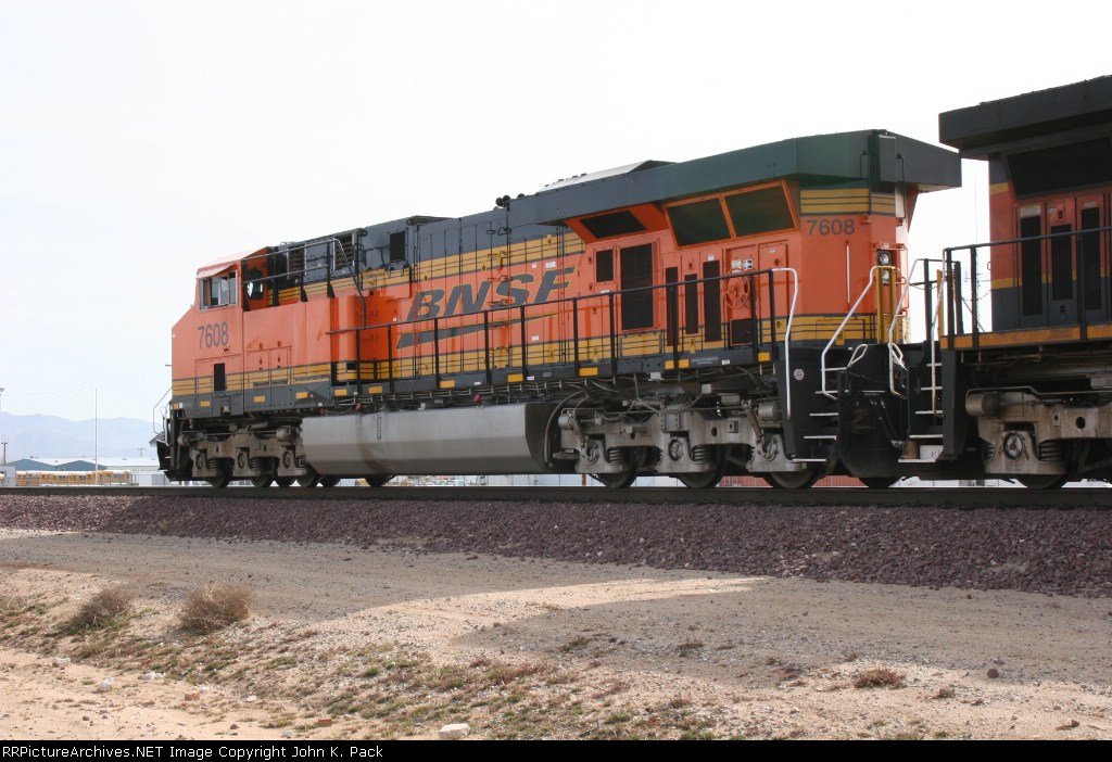 BNSF 7608